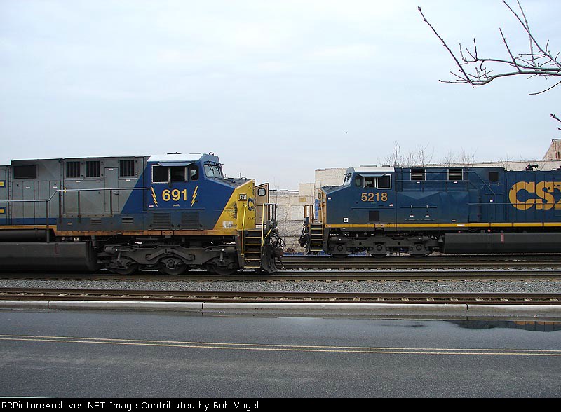 CSX 691 & 5218